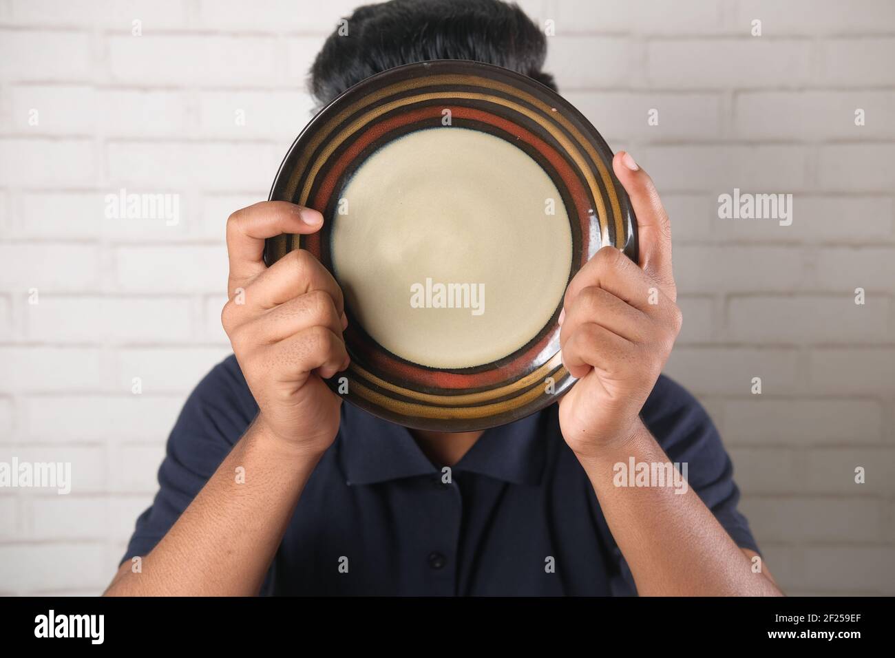 Hungry man empty plate hi-res stock photography and images - Alamy