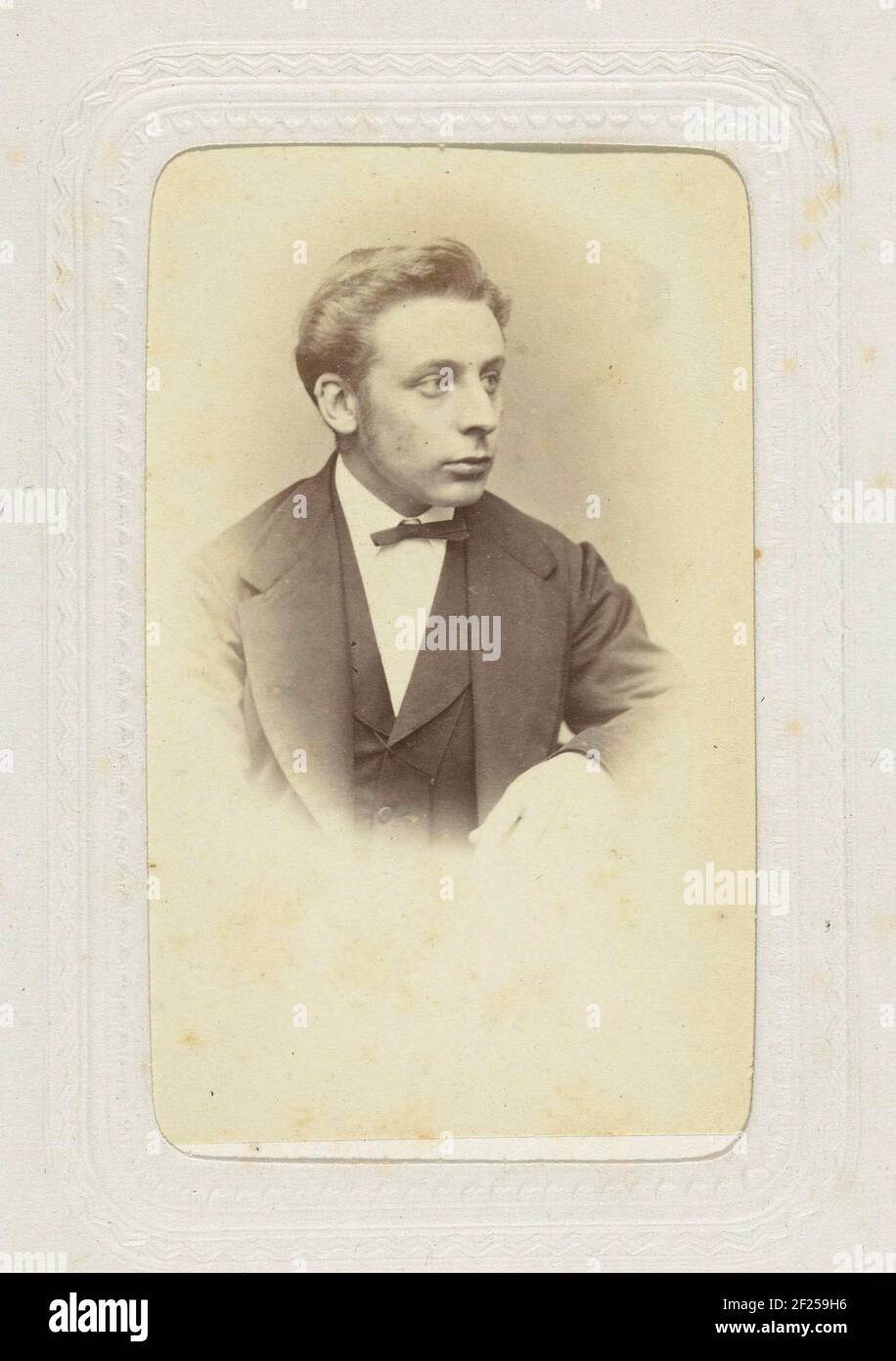 Studio portrait of a man in suit Stock Photo - Alamy