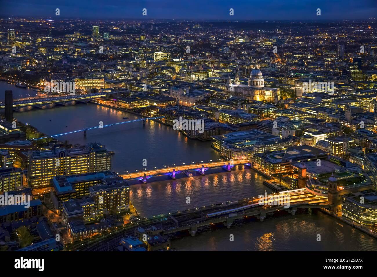 Shard office view hi-res stock photography and images - Alamy