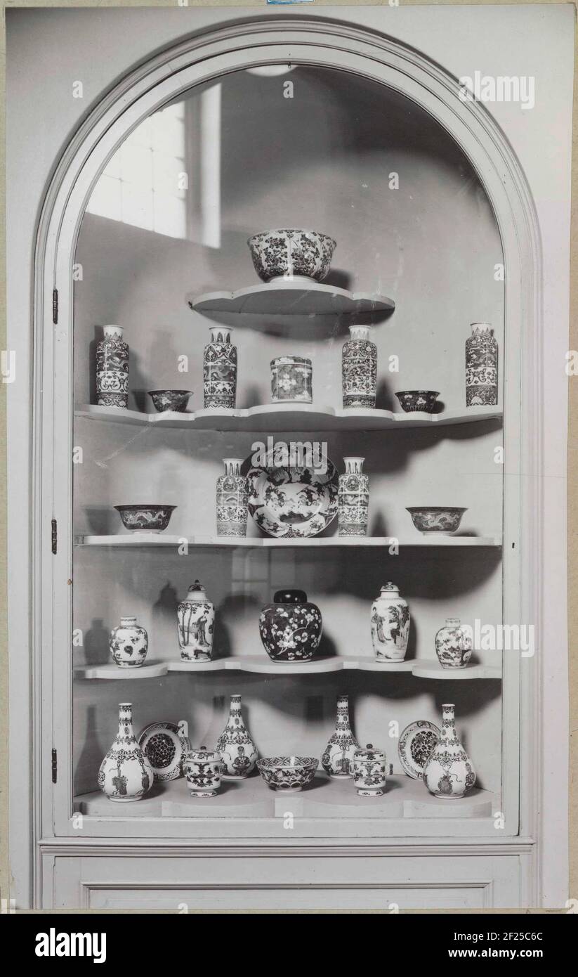 Built-in display case with ceramics; Blue chinese Stock Photo - Alamy