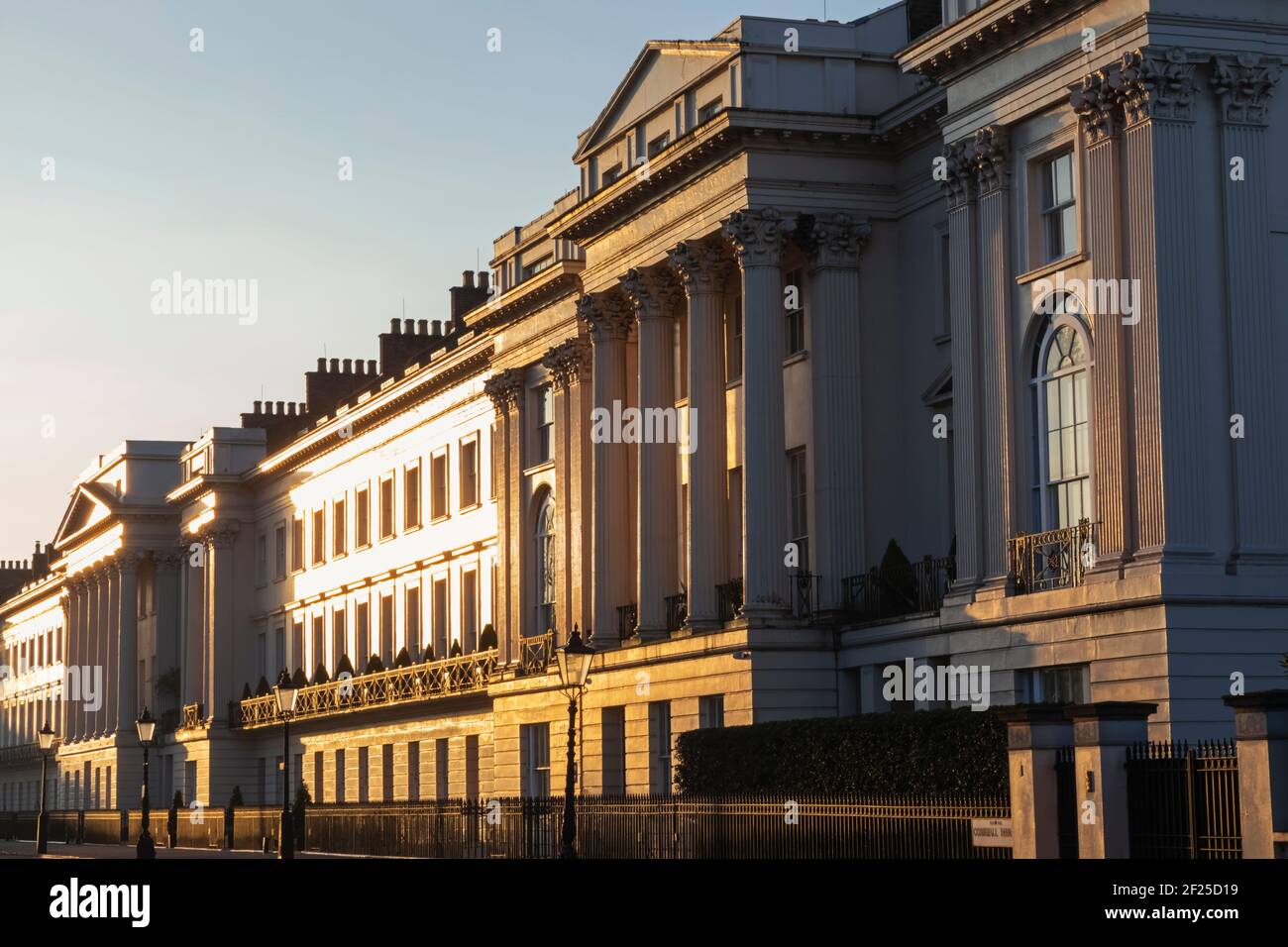 Cornwall terrace regents park hi-res stock photography and images - Alamy