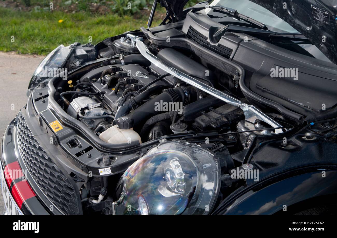 Mini coupe jcw hi-res stock photography and images - Alamy