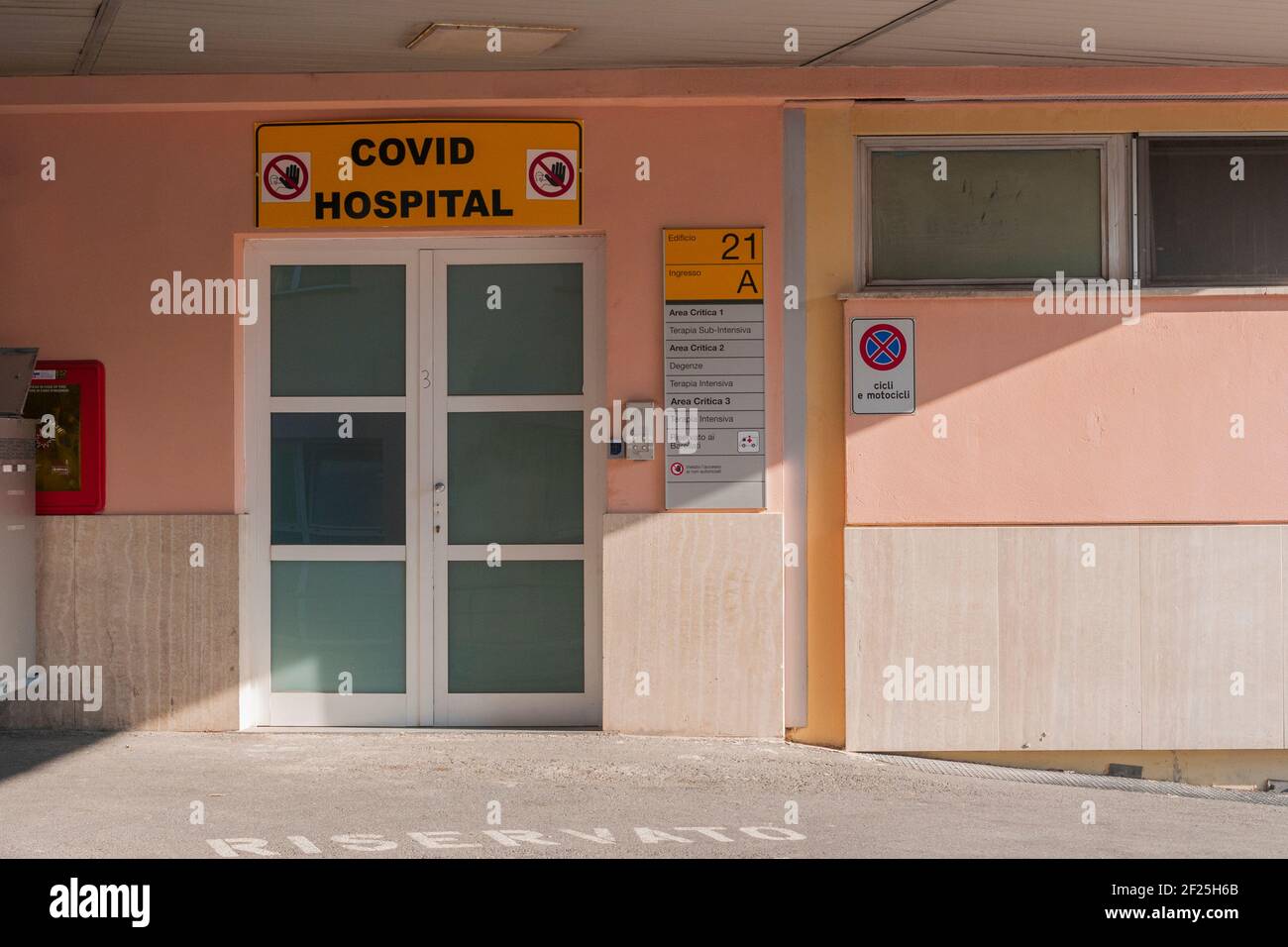 Hospital emergency department italy hi-res stock photography and images ...