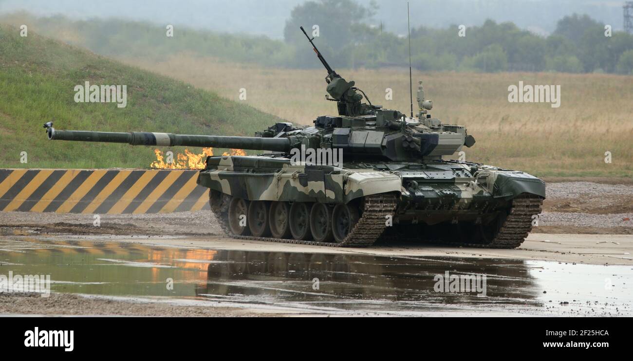 The main Russian tank T-90 Stock Photo - Alamy