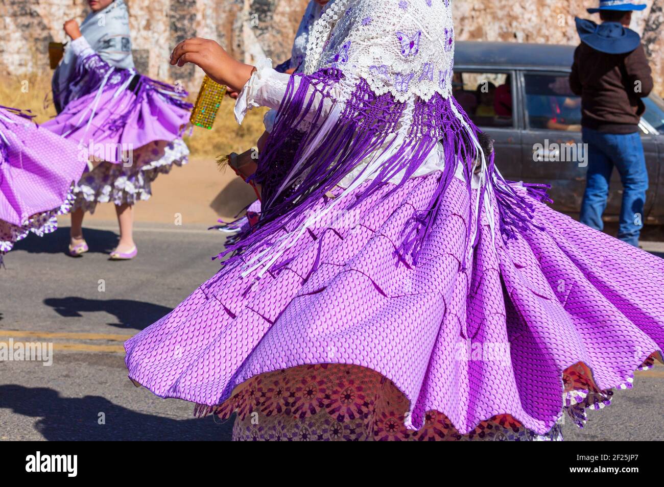 Peruvian folk dance hi-res stock photography and images - Alamy