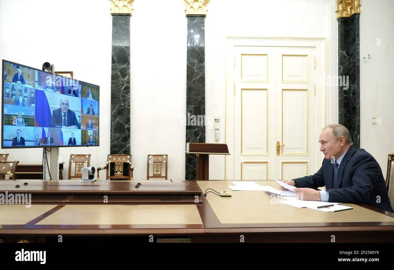 Zoom meeting putin hi-res stock photography and images - Alamy