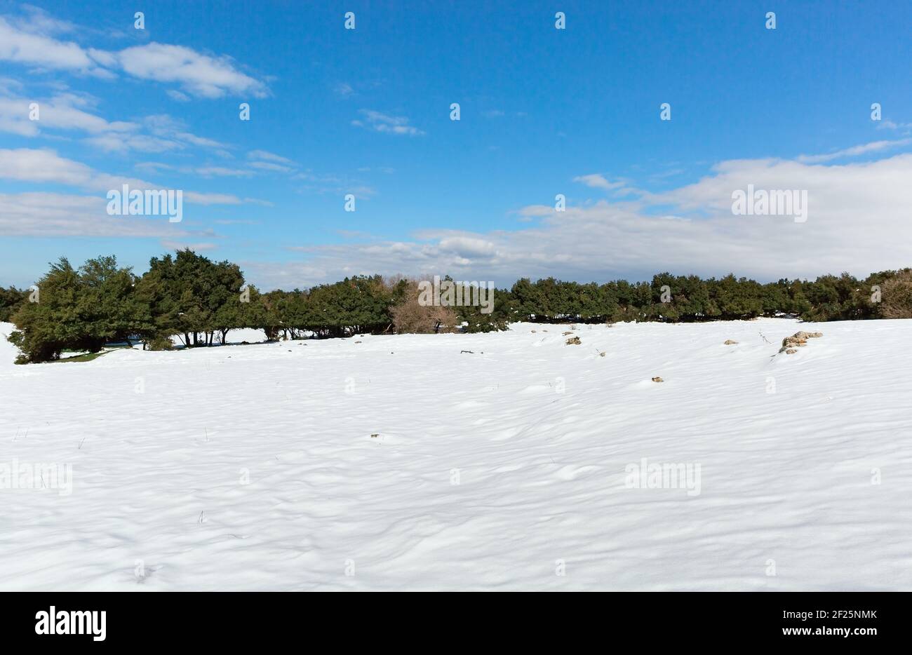 Snowy mountain wallpaper hi-res stock photography and images - Alamy