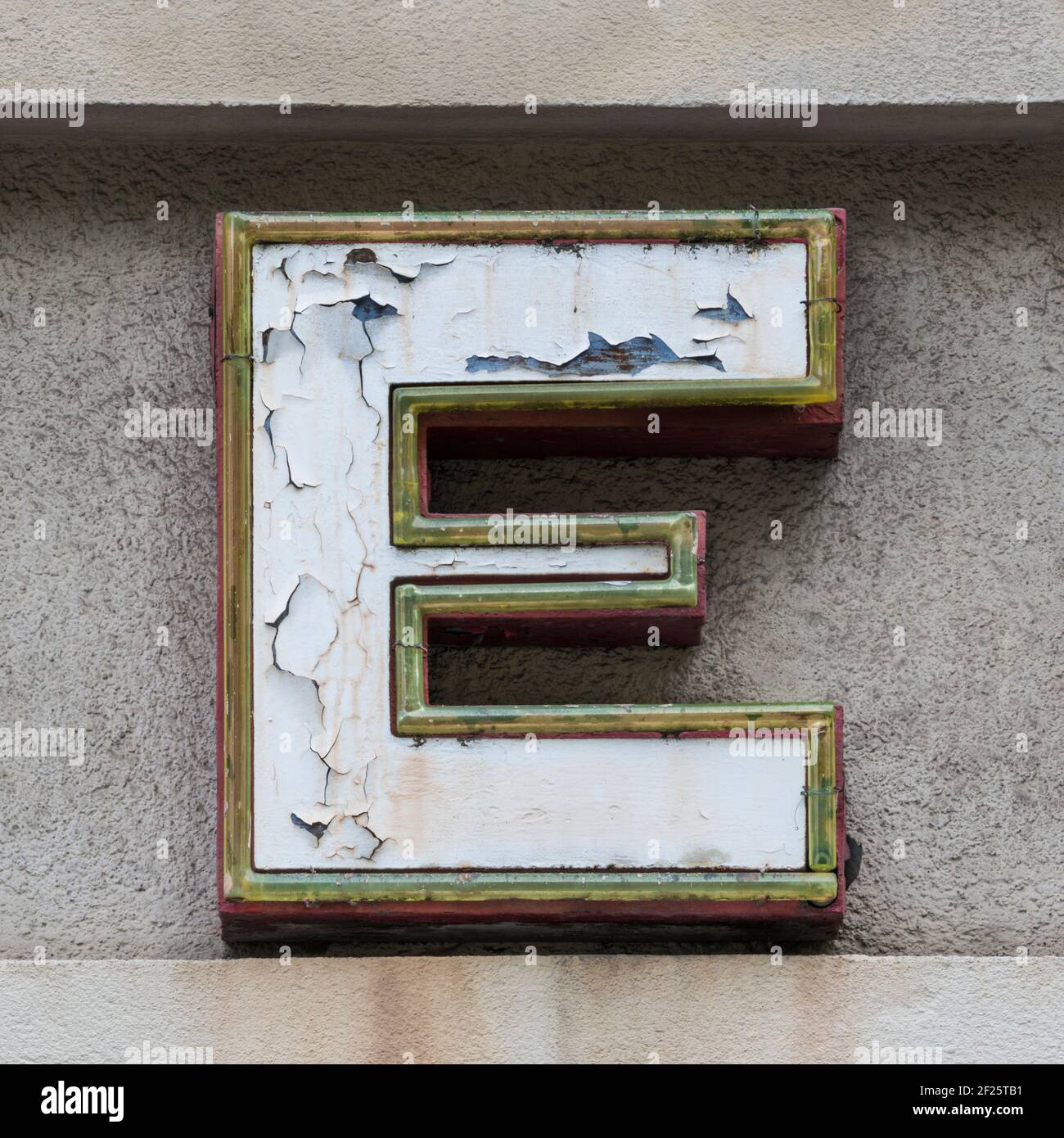 Alphabet outline hi-res stock photography and images - Alamy