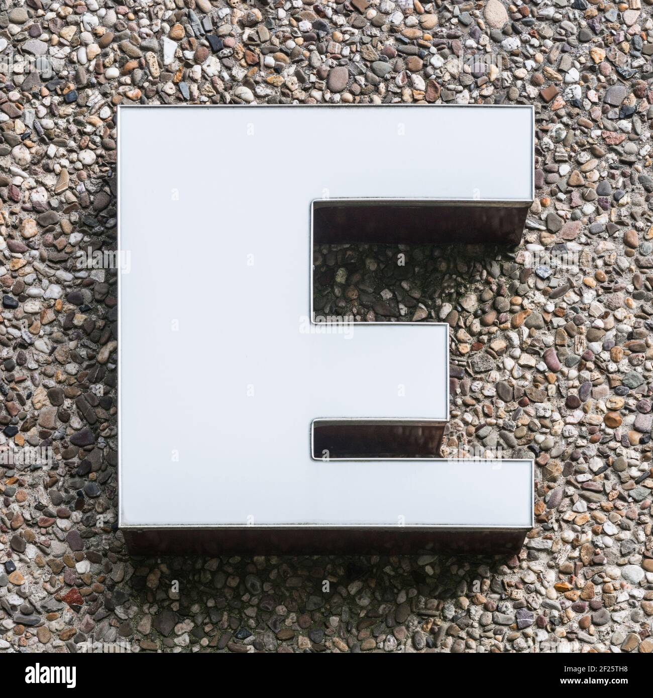 White letter E from the 70s on a concrete wall Stock Photo - Alamy