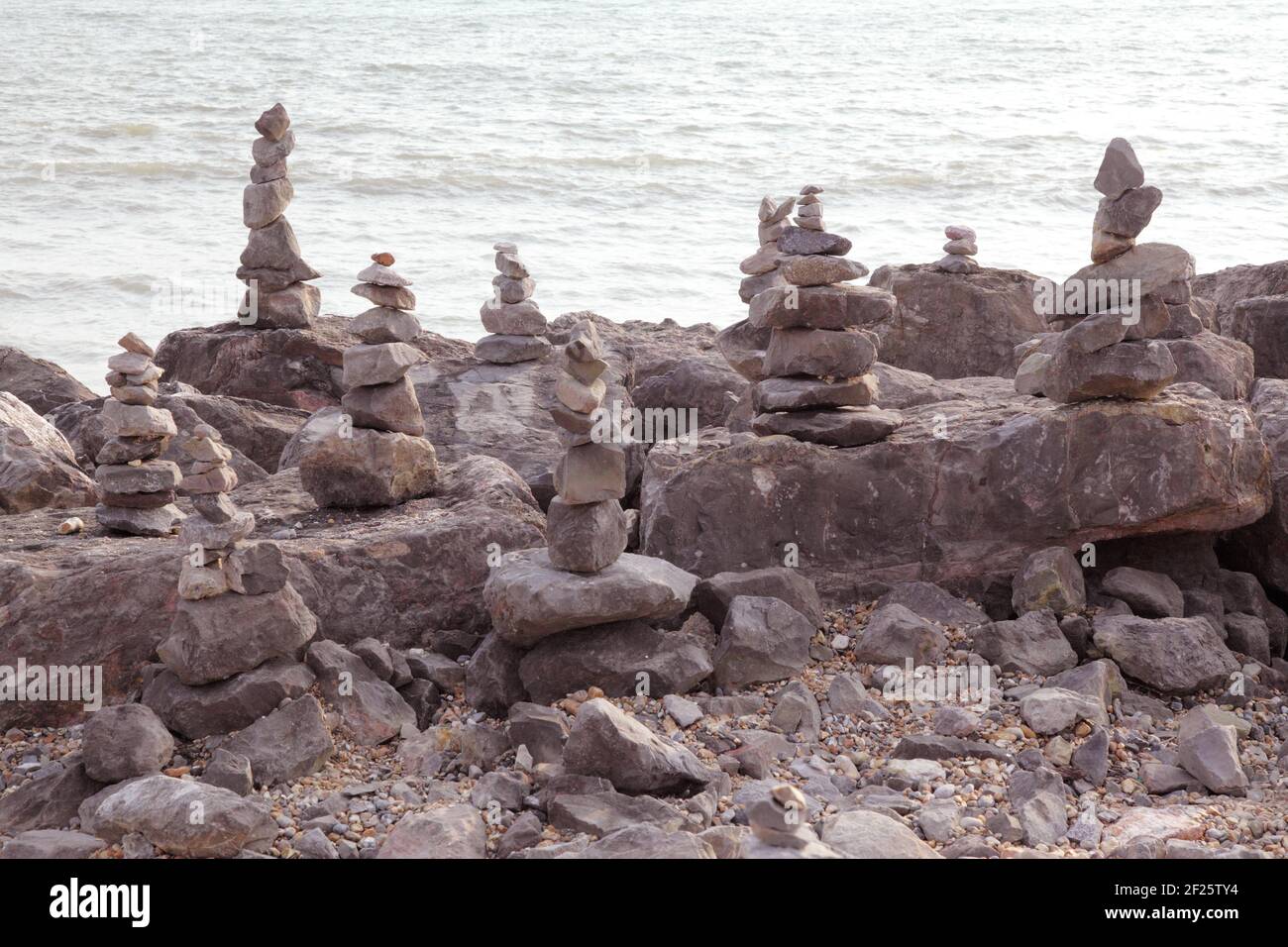 Balancing stones hi-res stock photography and images - Alamy