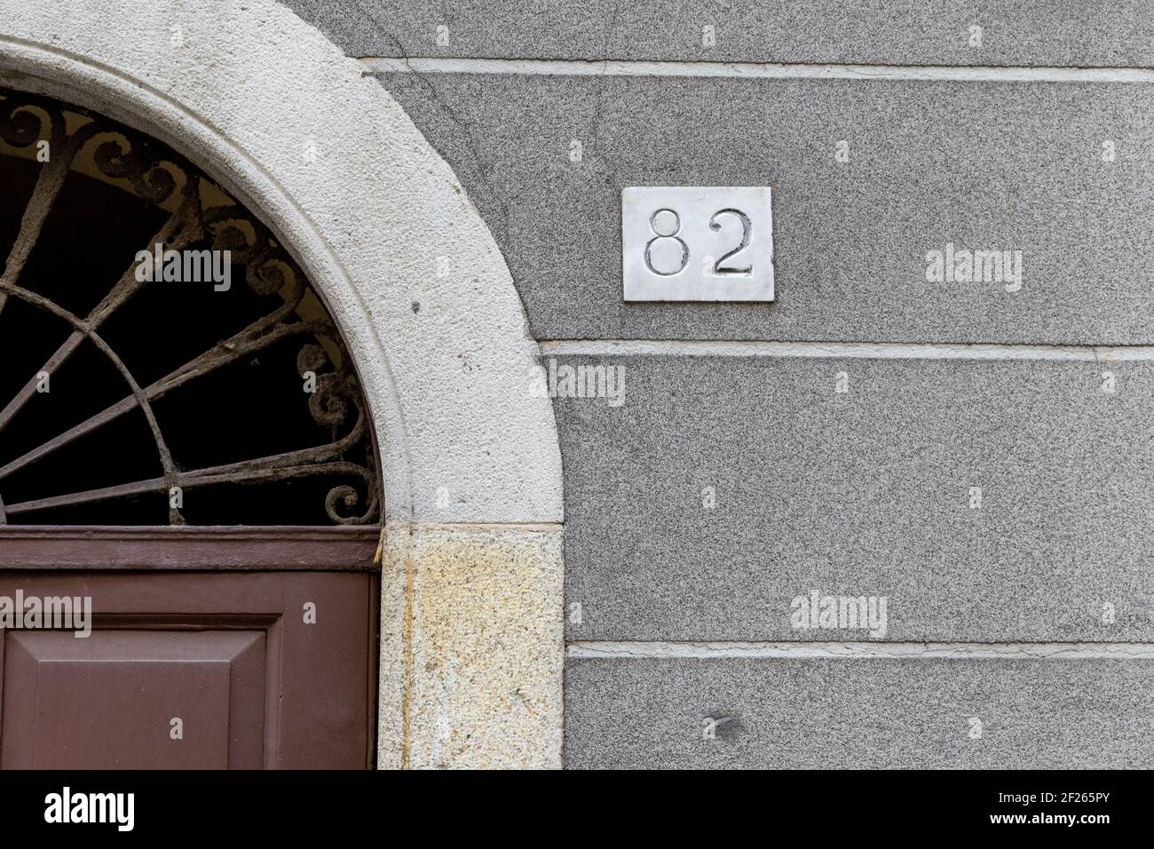 Number 82 sign hi-res stock photography and images - Alamy