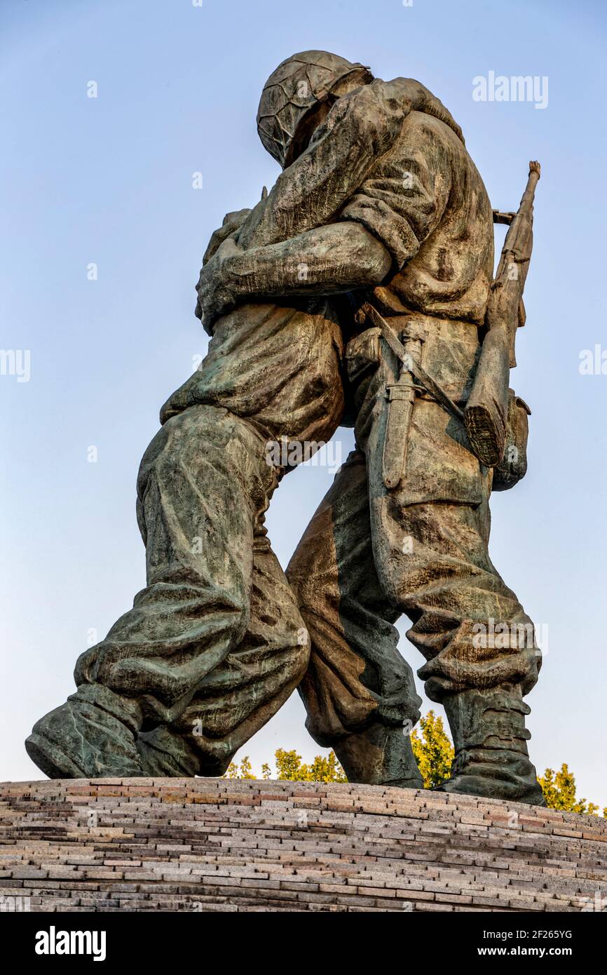 Seoul, South Korea. 27th May, 2017. The Statue of Brothers portrays two ...