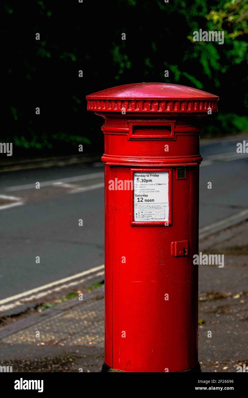 Vintage british mailbox hi-res stock photography and images - Alamy