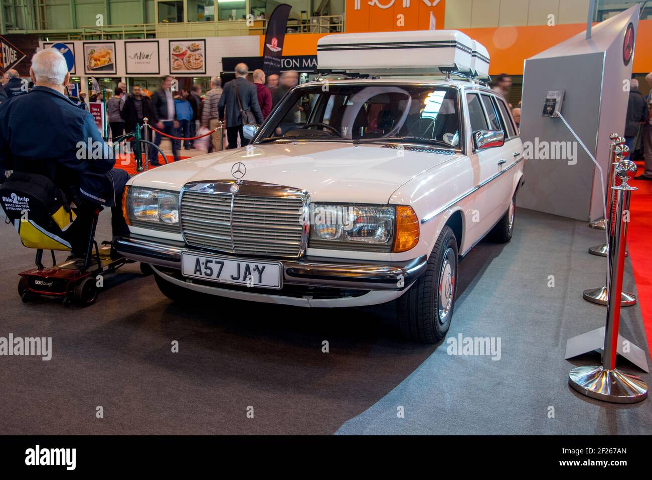 Mercedes w123 hi-res stock photography and images - Alamy
