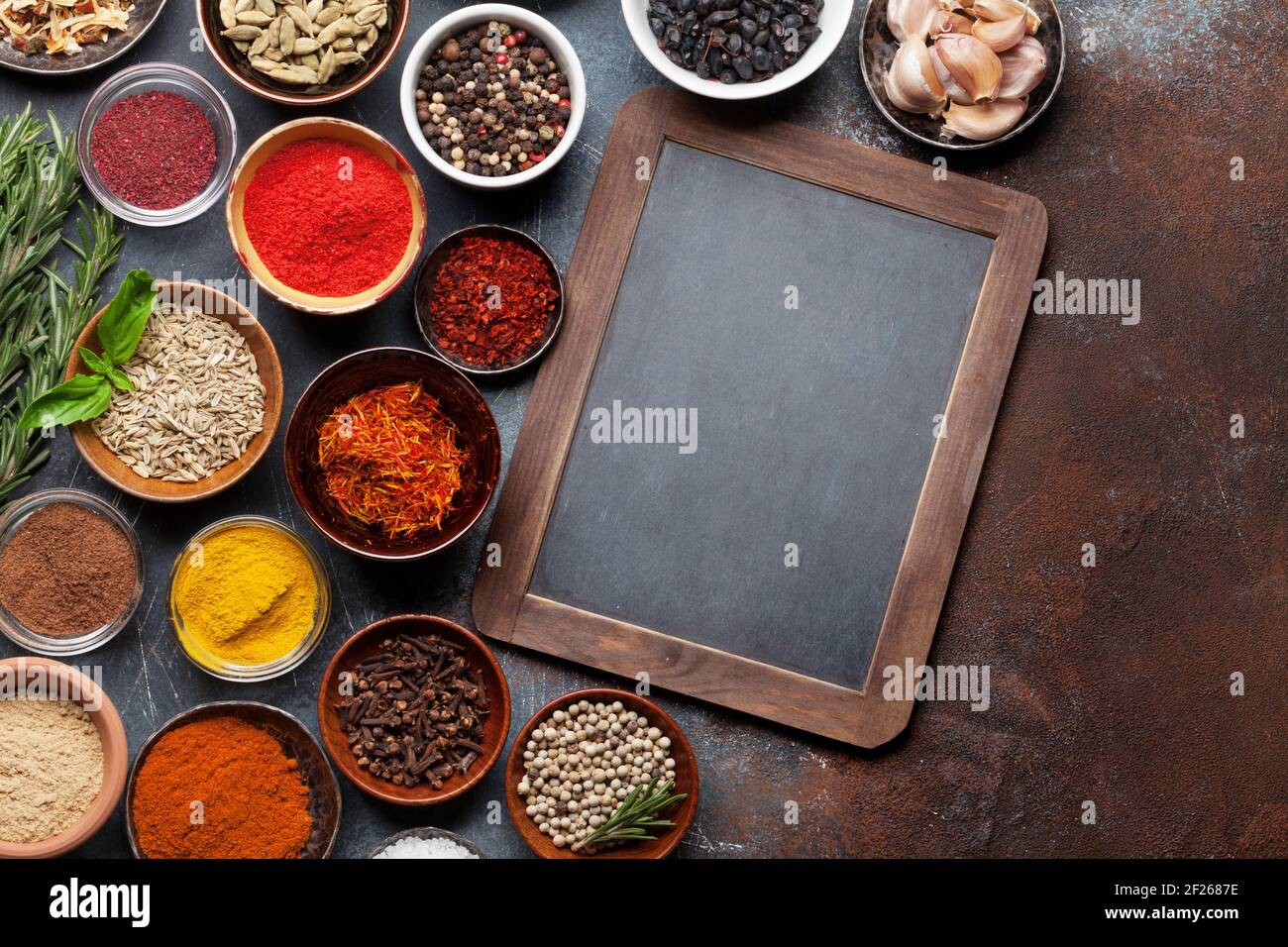 Set menu on chalkboard hi-res stock photography and images - Alamy