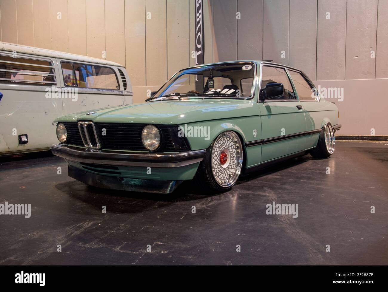 Stanced E21