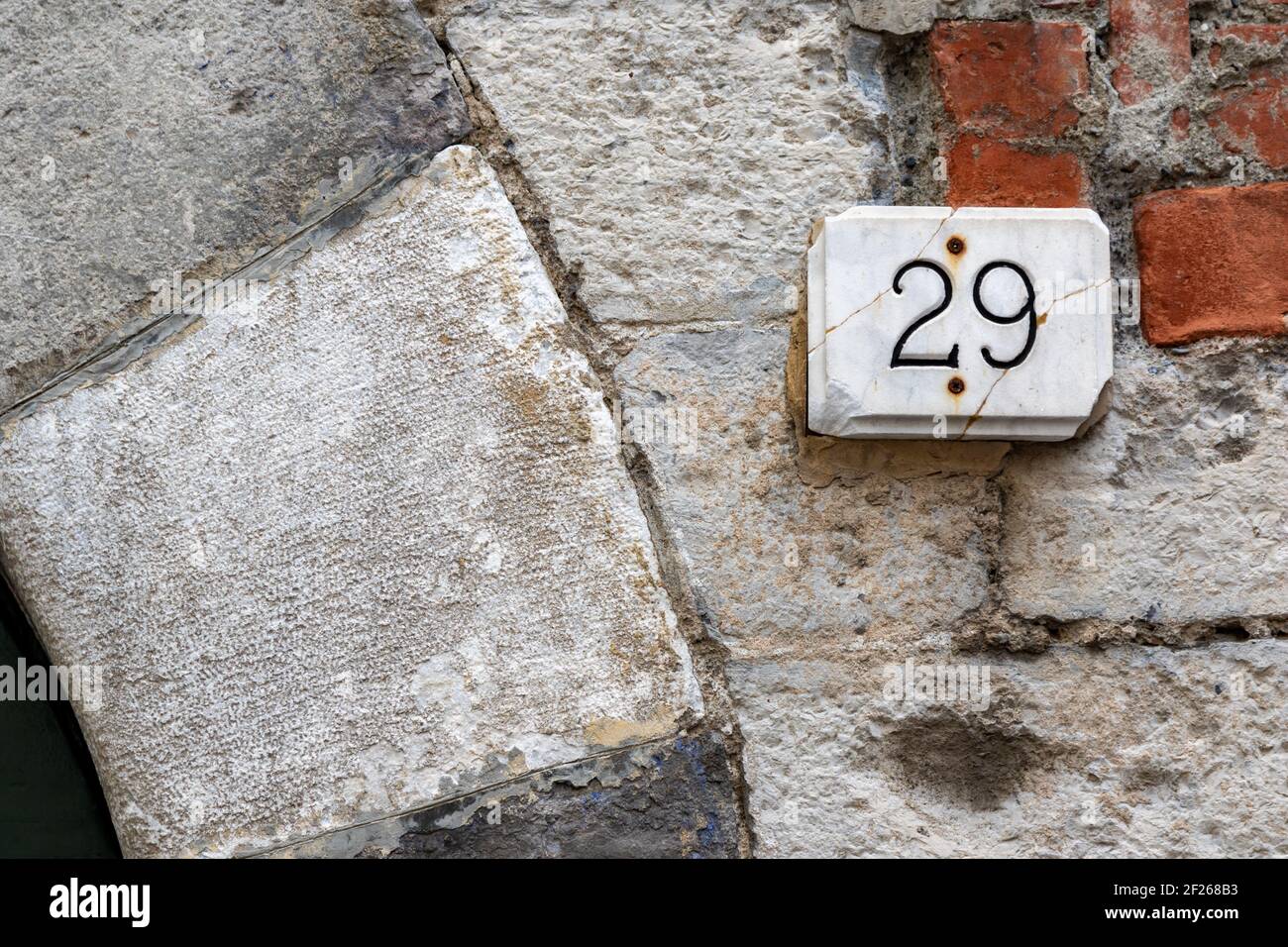 House number 29 sign hi-res stock photography and images - Alamy