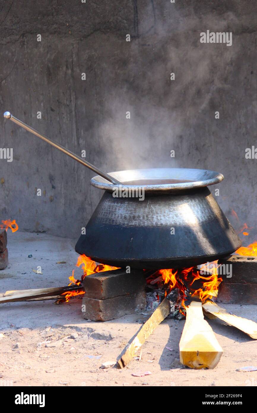 The fire of wood pot cooking At the construction site. in-india Stock ...