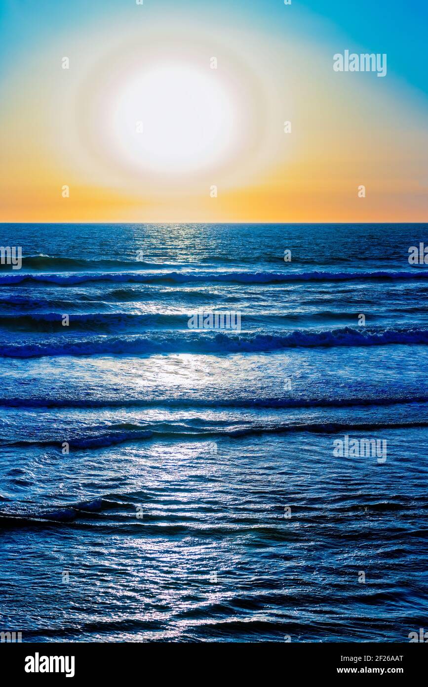 Rising sun pattern hi-res stock photography and images - Alamy