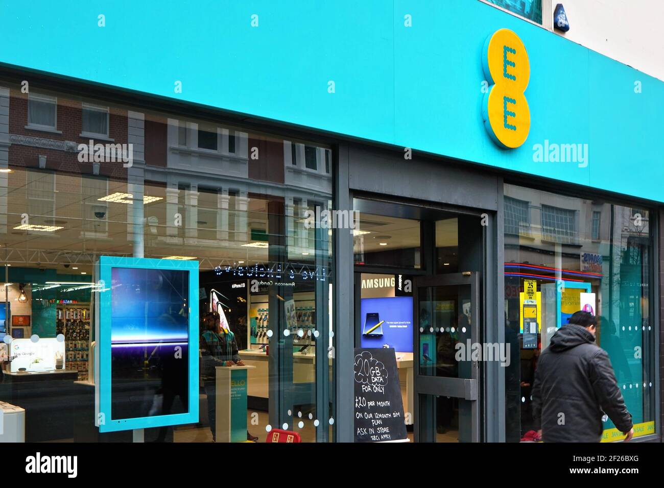 Ee store screen hi-res stock photography and images - Alamy