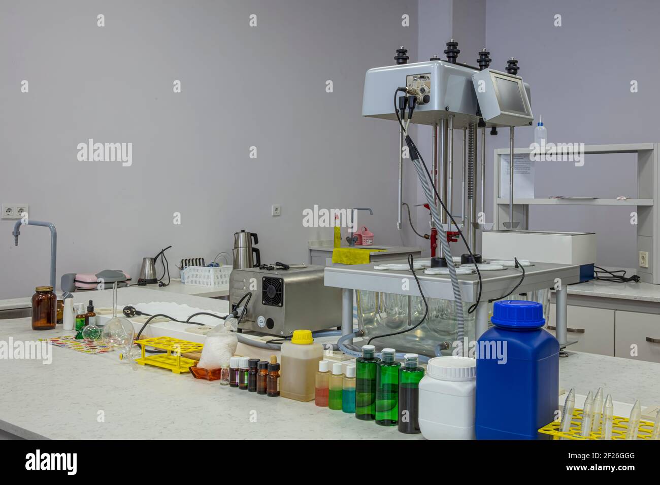 Dissolution testing systems for tablets, capsules and other dosage ...