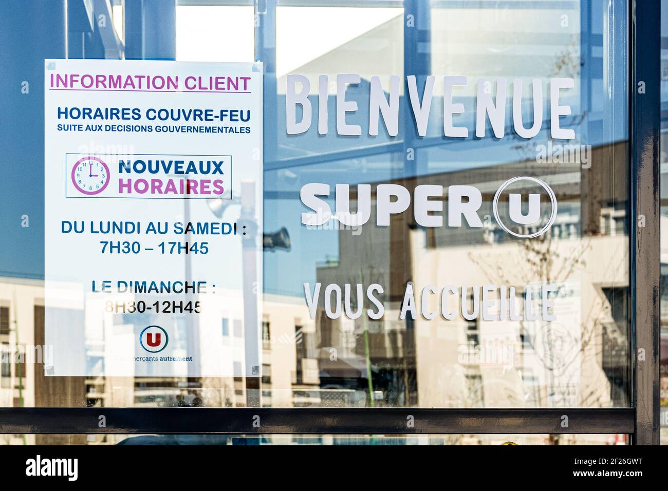 Supermarket schedules hi-res stock photography and images - Alamy