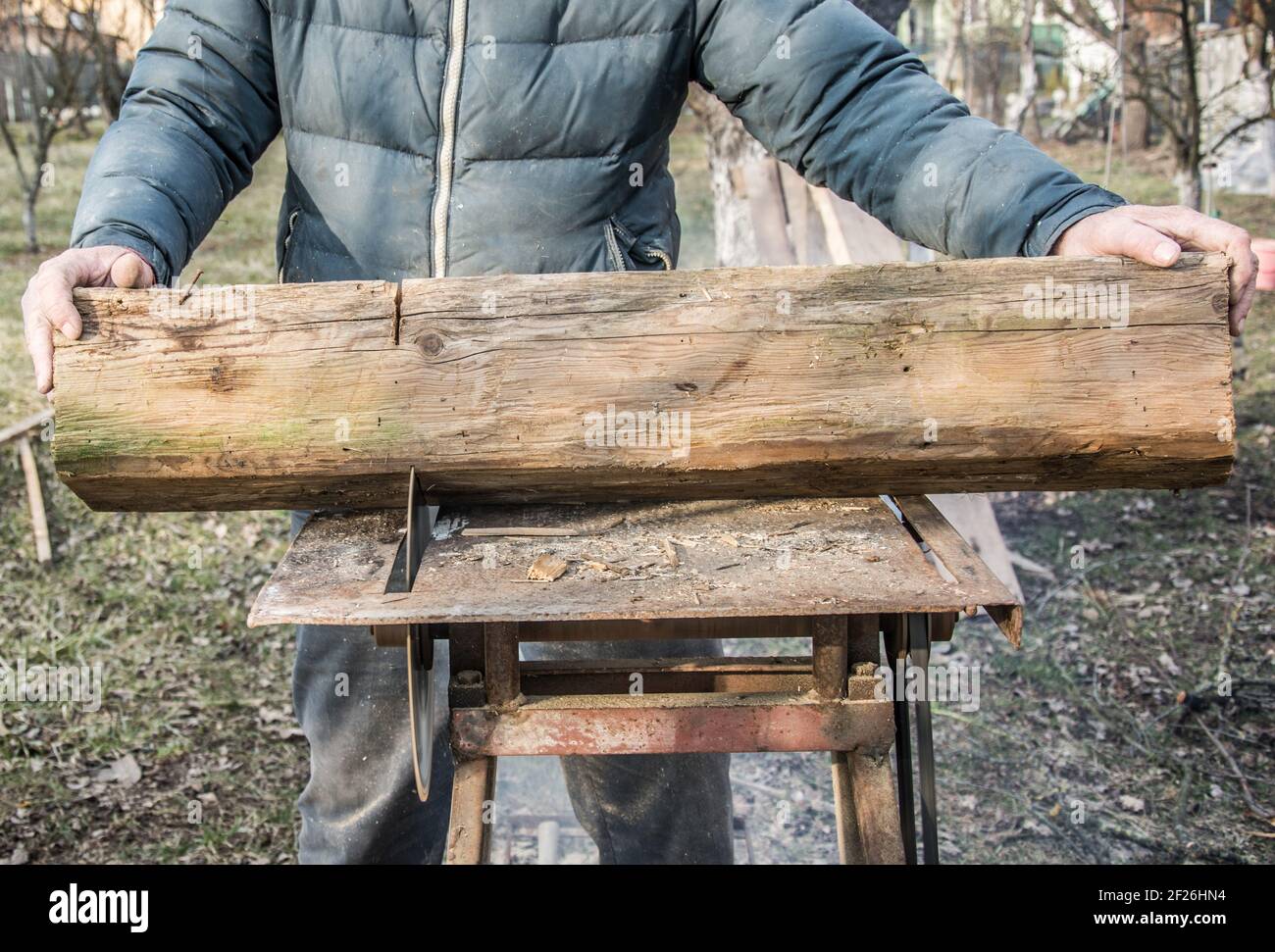 Carpenter's Hands Cutting Wood With Tablesaw Stock Photo - Alamy