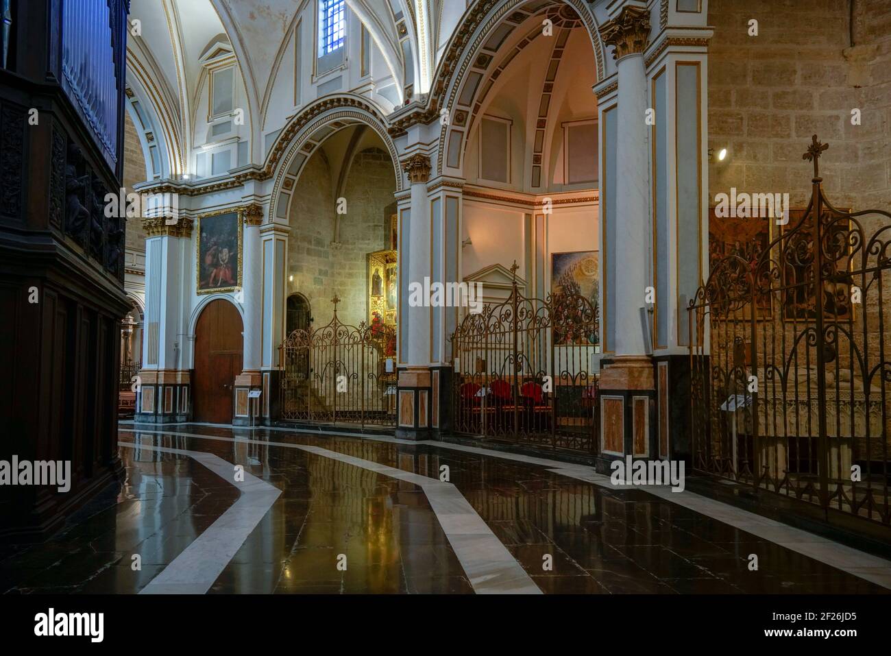 Valencia cathedral interior valencia spain hi-res stock photography and ...