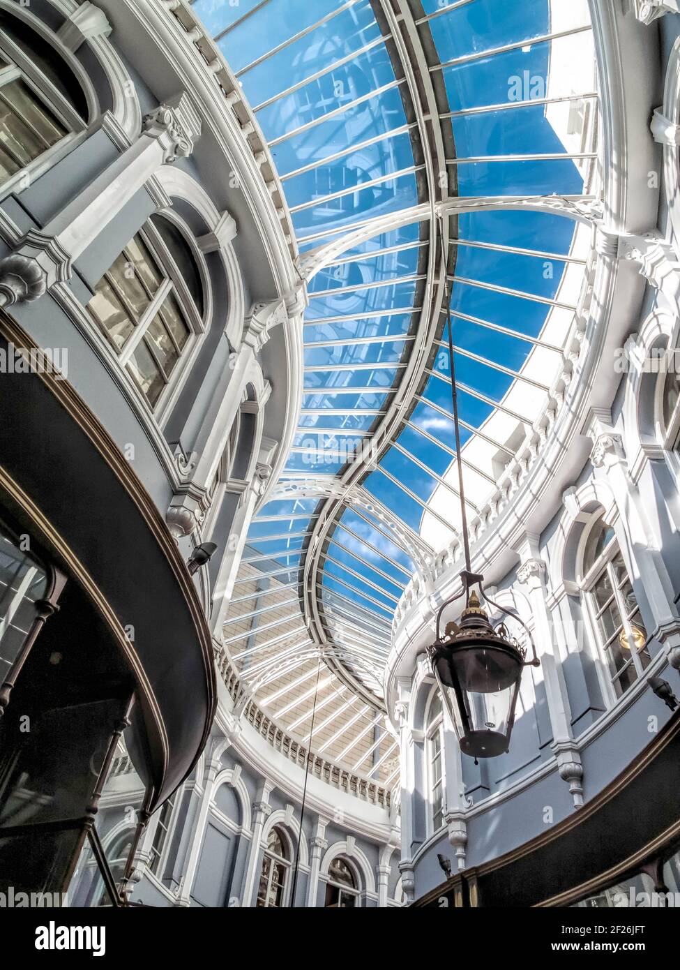Curved glass roof hi-res stock photography and images - Alamy