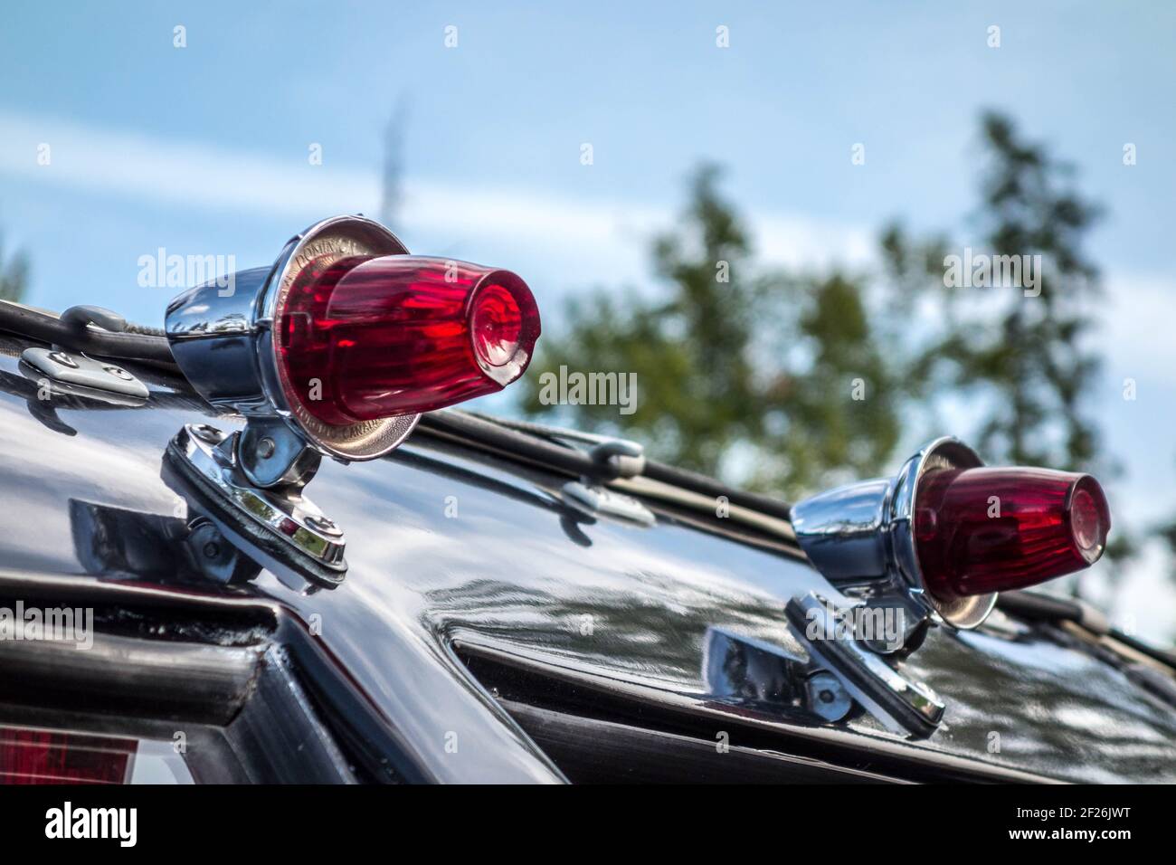 Shiny red bus hi-res stock photography and images - Alamy