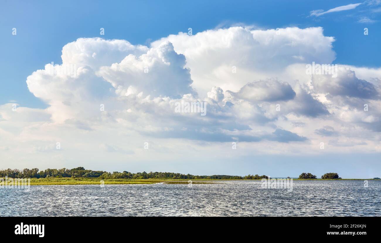 Land over water hi-res stock photography and images - Alamy