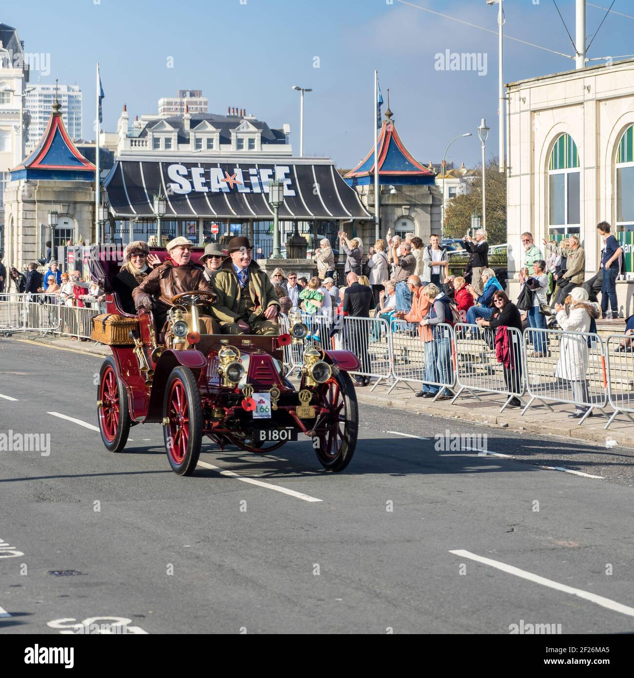 Race car approaching finish line hi-res stock photography and images ...