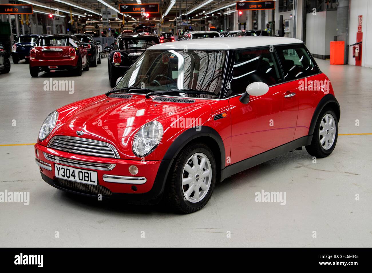 Early (April) 2001 pre-production R50 shape BMW MINI Coopers at the ...