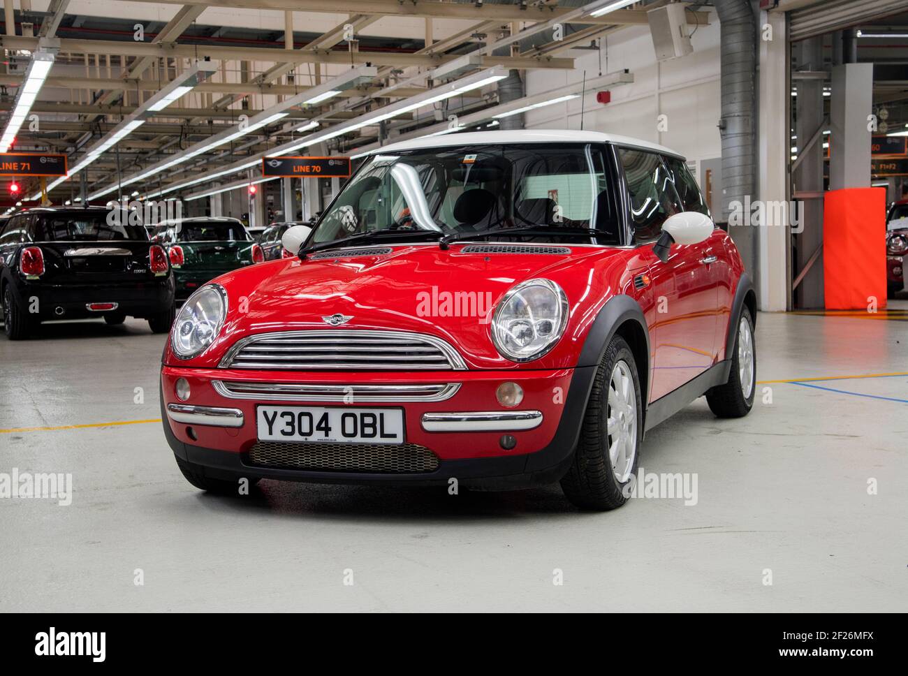 Early (April) 2001 pre-production R50 shape BMW MINI Coopers at the ...