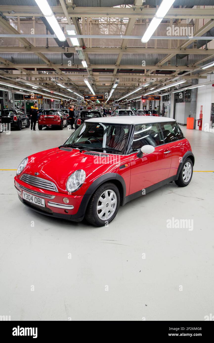 Early (April) 2001 pre-production R50 shape BMW MINI Coopers at the ...