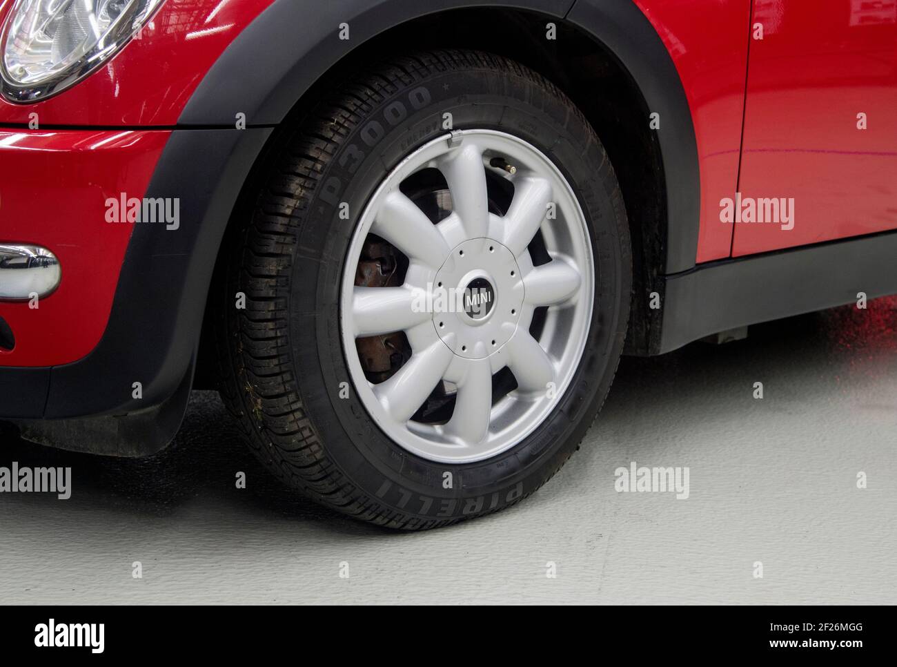 Early (April) 2001 pre-production R50 shape BMW MINI Coopers at the ...