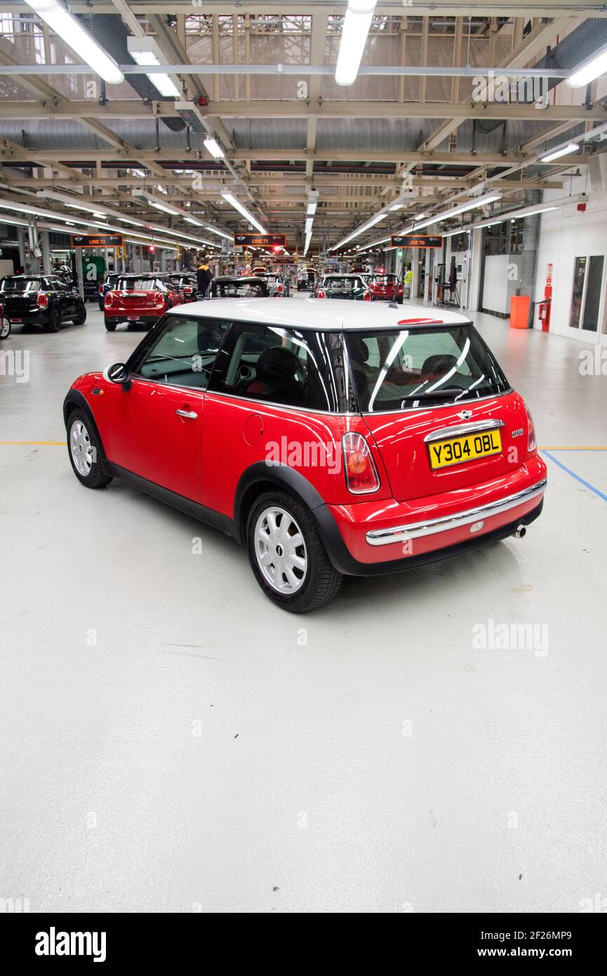 Early (April) 2001 pre-production R50 shape BMW MINI Coopers at the ...