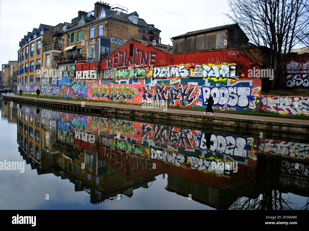 Ecrivains de graffitis hi-res stock photography and images - Alamy