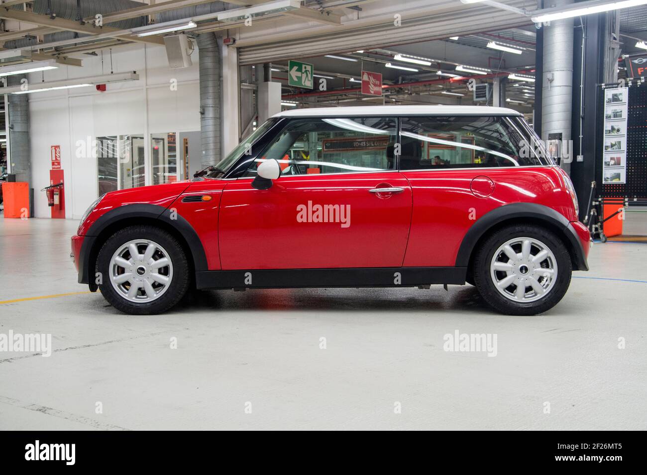 Early (April) 2001 pre-production R50 shape BMW MINI Coopers at the ...