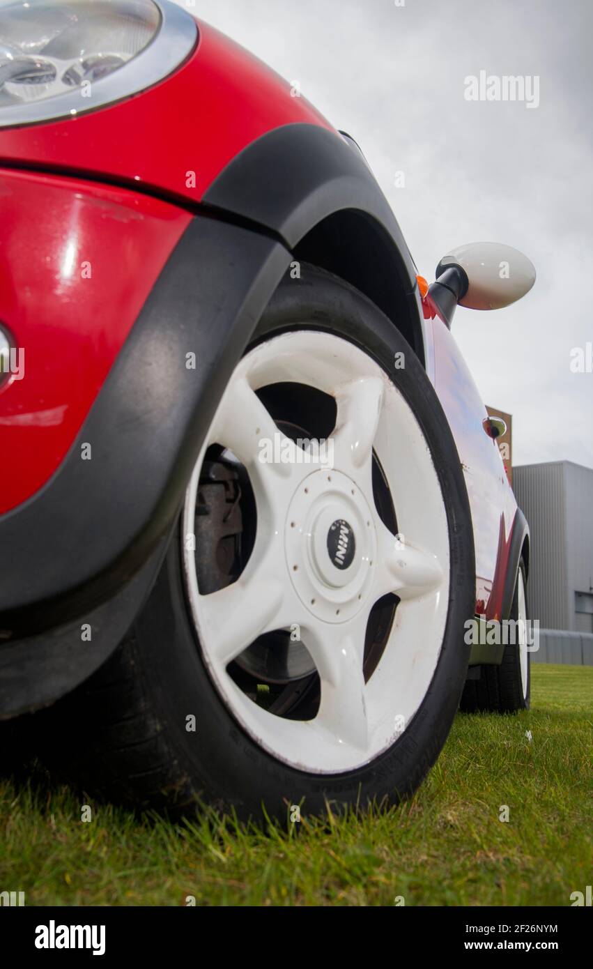 Early (April) 2001 pre-production R50 shape BMW MINI Coopers at the ...