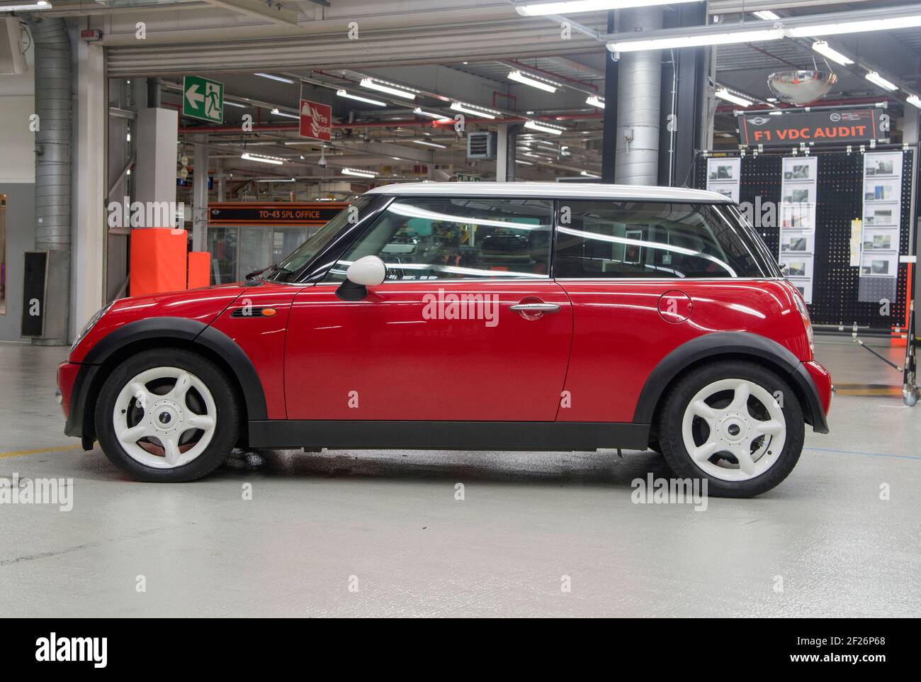 Early (April) 2001 pre-production R50 shape BMW MINI Coopers at the ...