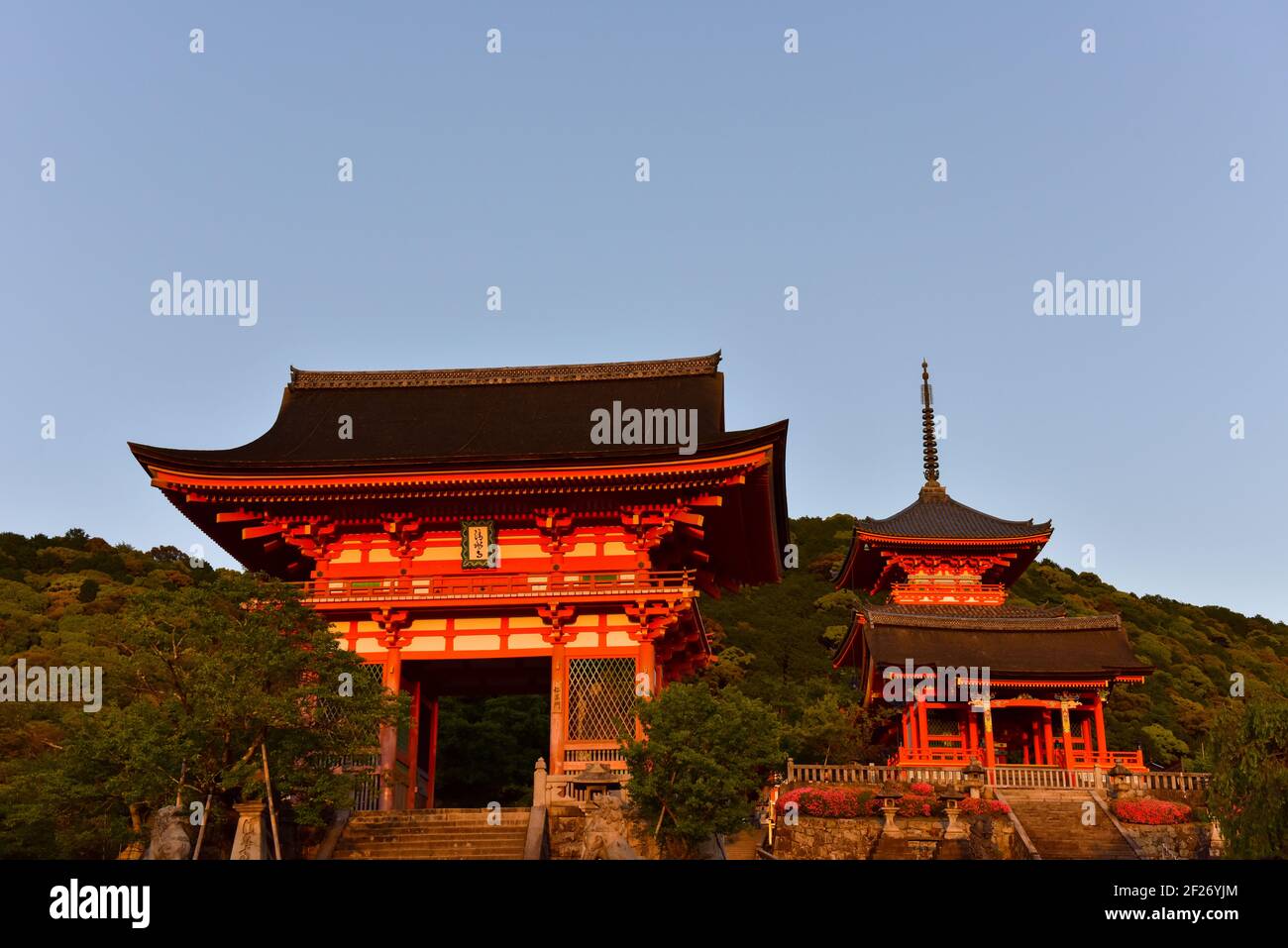 Japanese architecture gate hi-res stock photography and images - Alamy