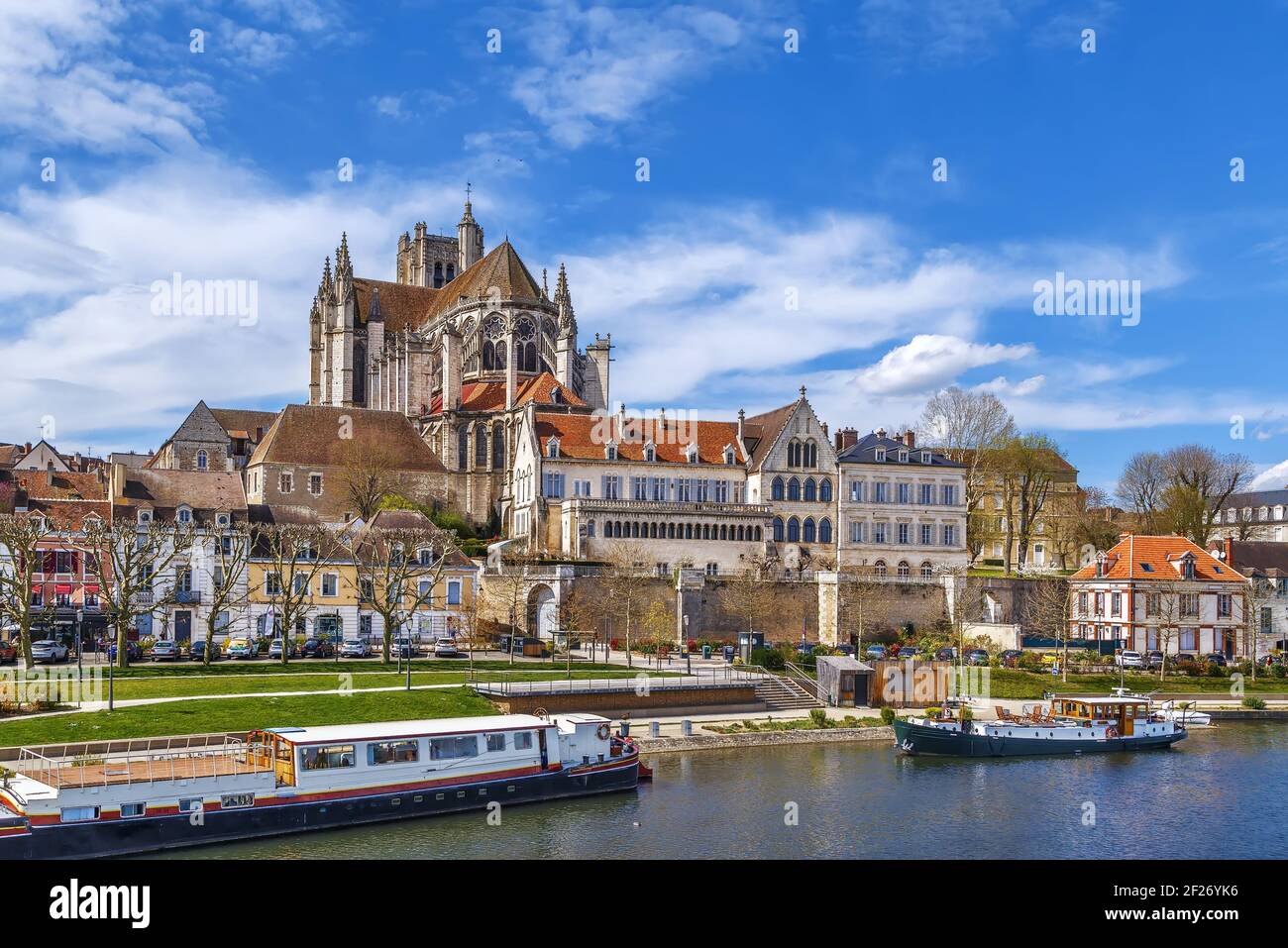 Yonne river auxerre france hi-res stock photography and images - Alamy
