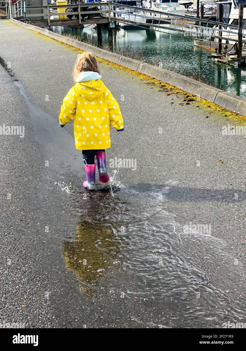 Kid splashing small puddle hi-res stock photography and images - Alamy
