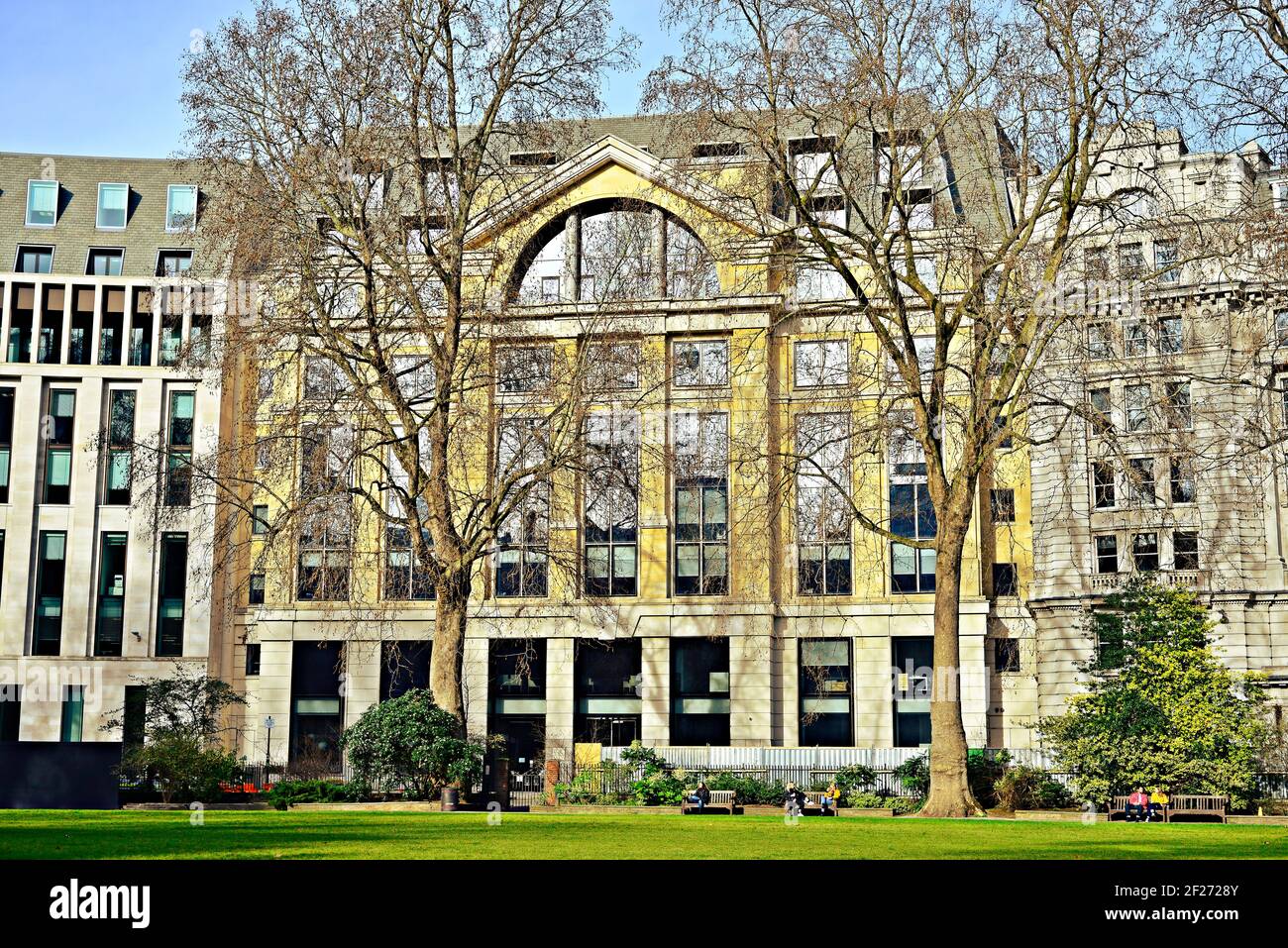 Park in front of buildings Stock Photo - Alamy