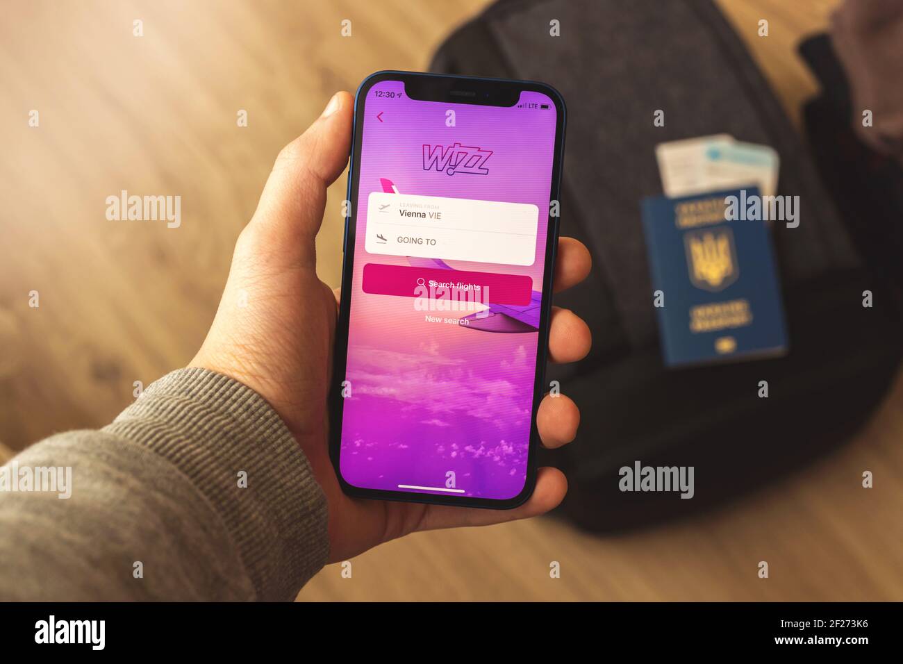 Wizz air mobile app hi-res stock photography and images - Alamy