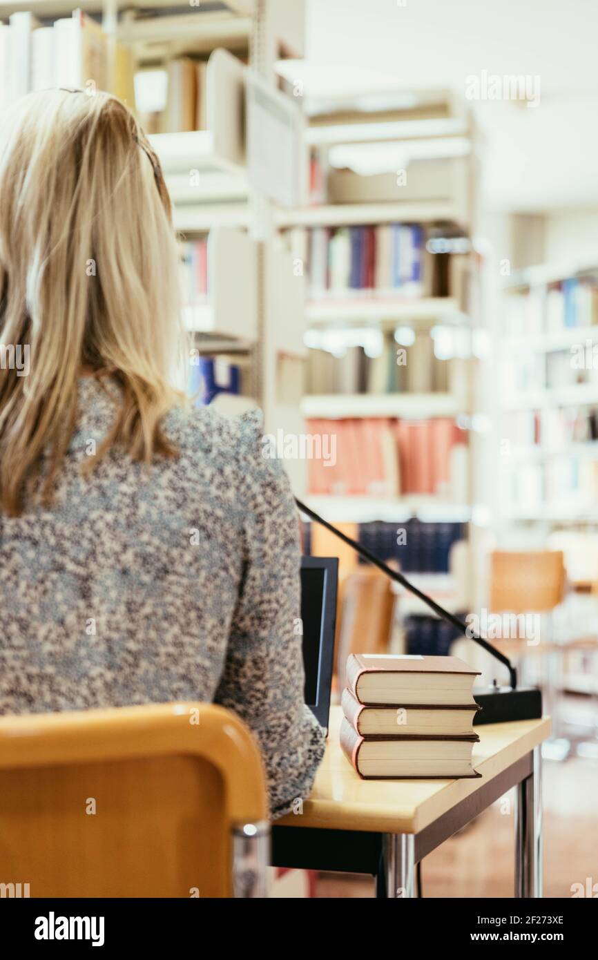 Female library night study hi-res stock photography and images - Alamy