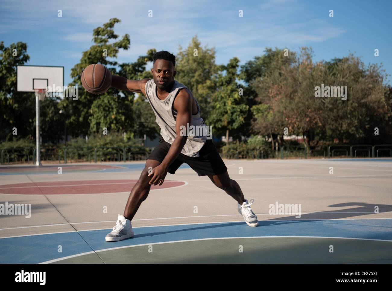 Freestyle basketball hi-res stock photography and images - Alamy