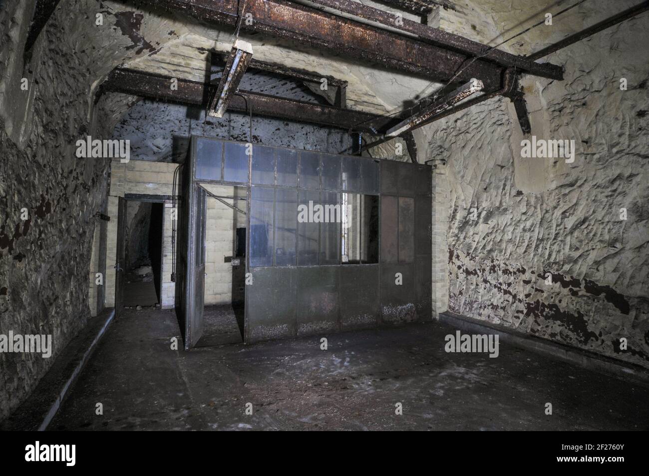 Underground war room bunker wwii hi-res stock photography and images ...