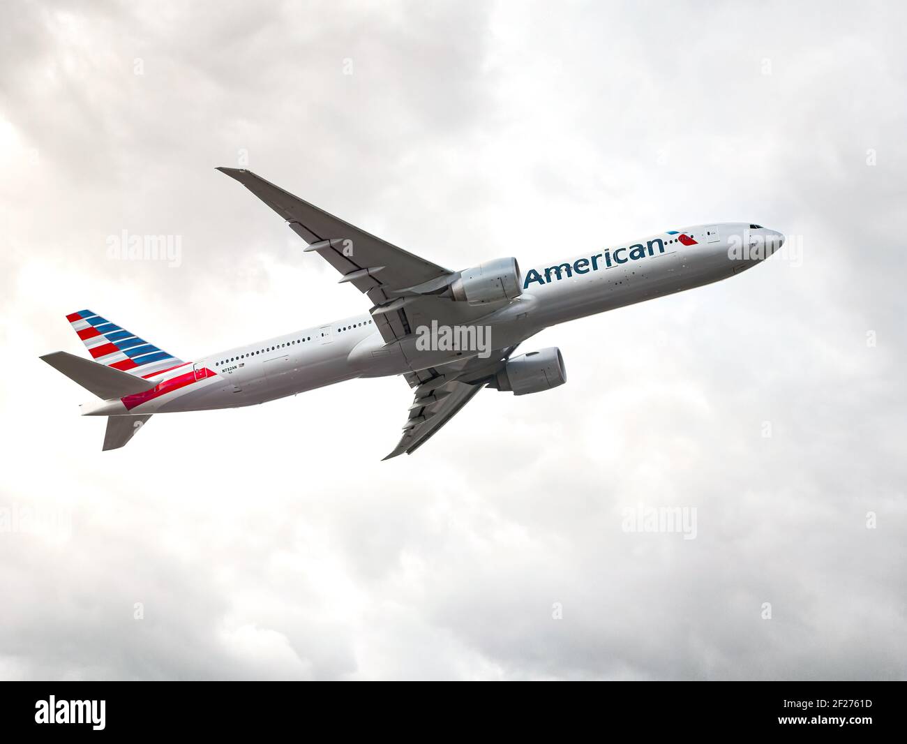 Boeing 777 slats hi-res stock photography and images - Alamy